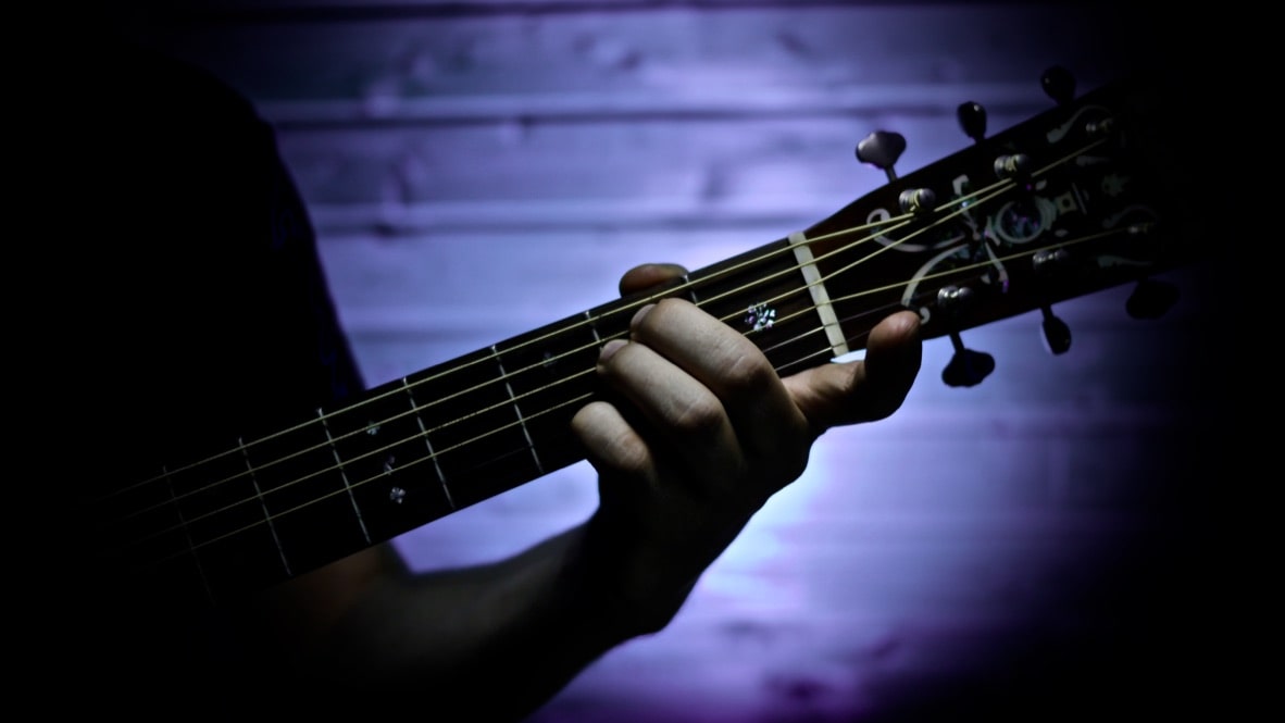 The Em7 Guitar Chord - 4 Cool Sounding Chord Shapes For Beginners